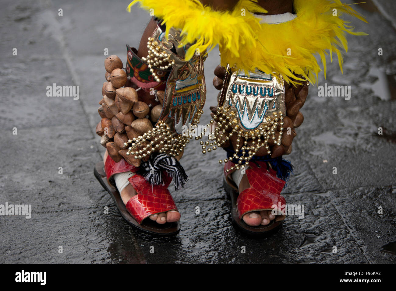 Aztec dancer hi-res stock photography and images - Alamy