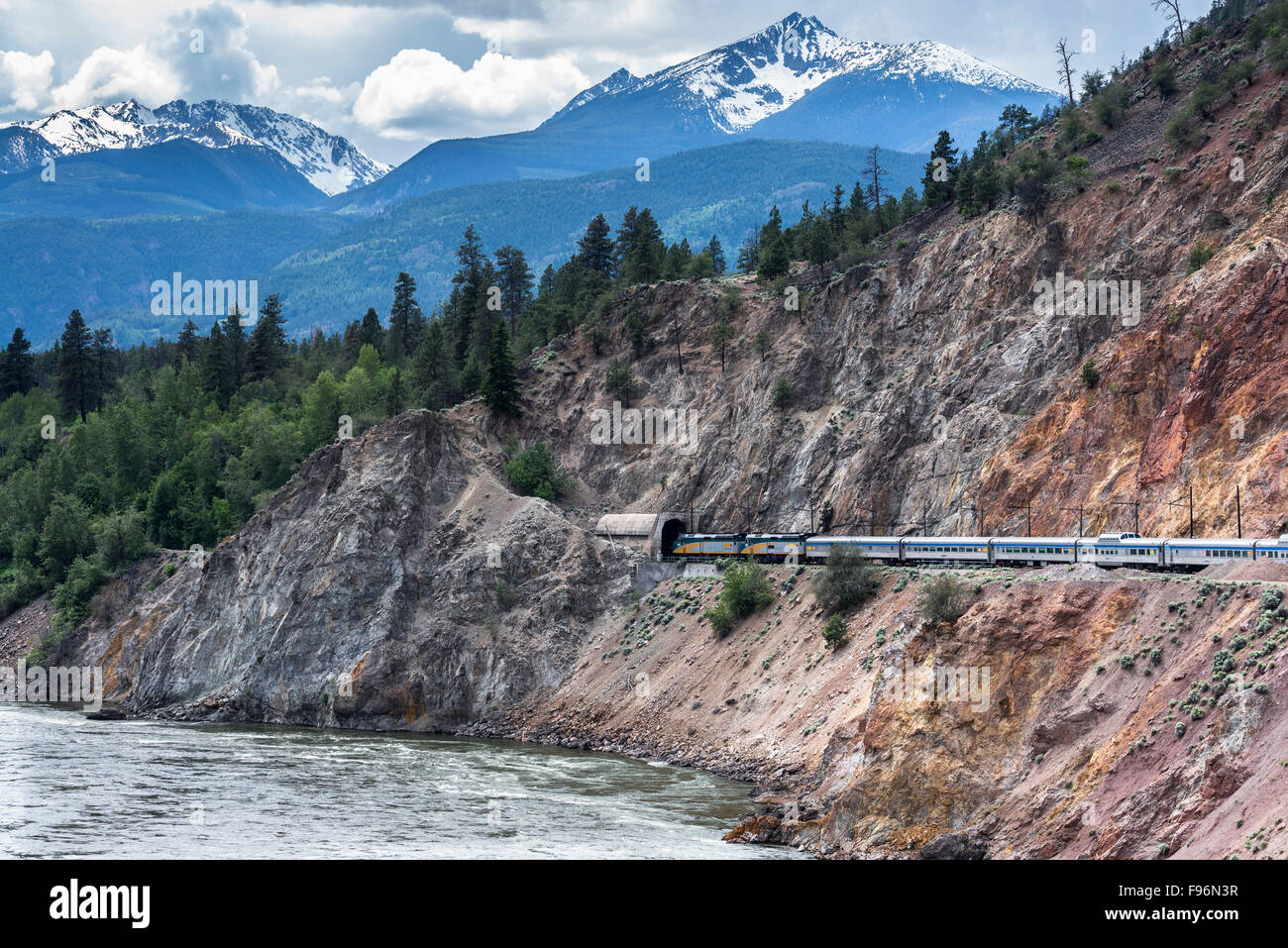 Go train canada hi-res stock photography and images - Alamy