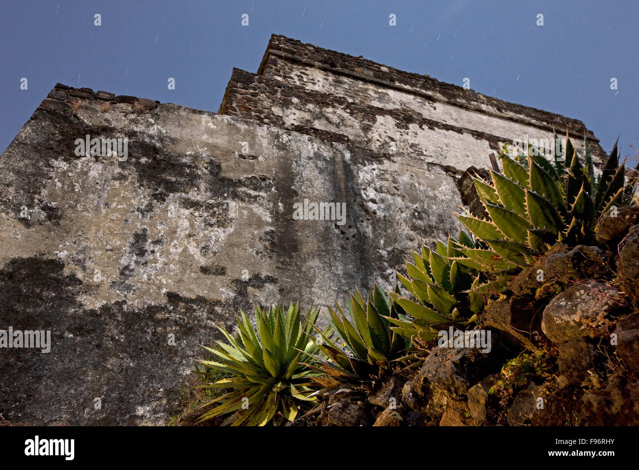 Aztec temple hi-res stock photography and images - Alamy
