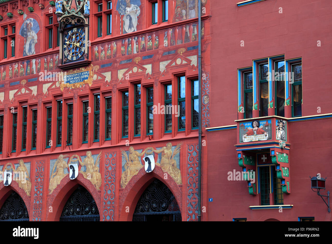 Exterior of the colorful Rathaus building (town hall) Marketplaz, city ...