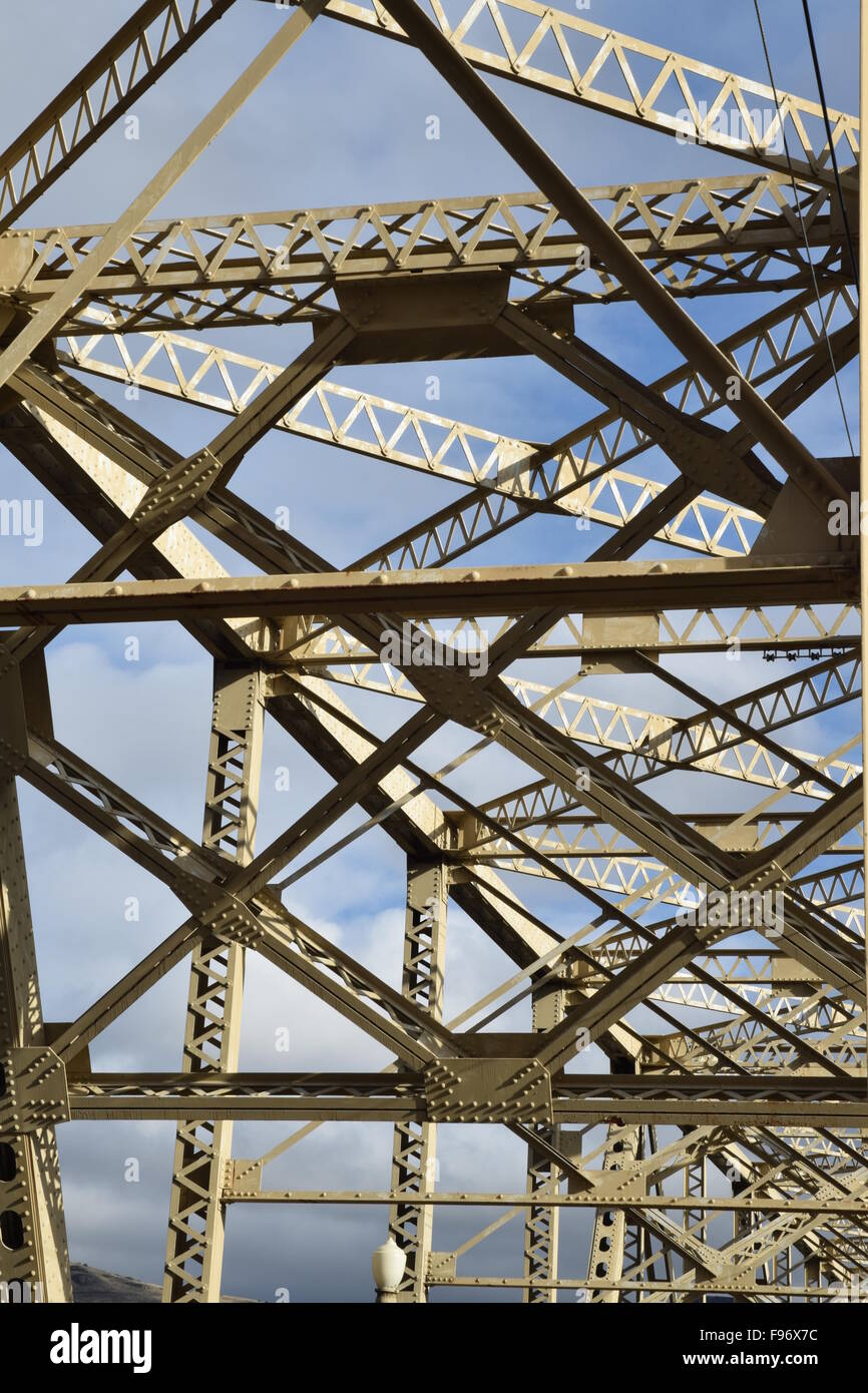 Bridge cross members Stock Photo - Alamy