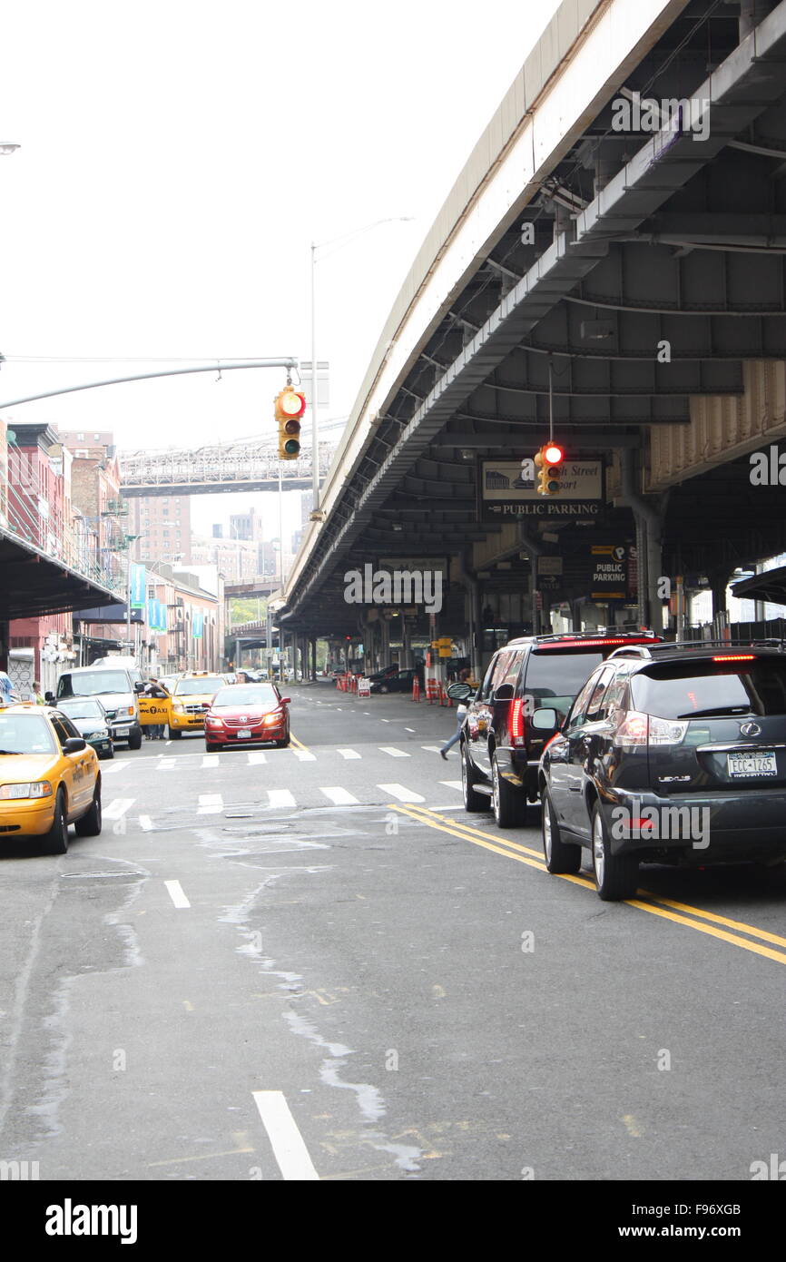 Busy urban road hi-res stock photography and images - Alamy