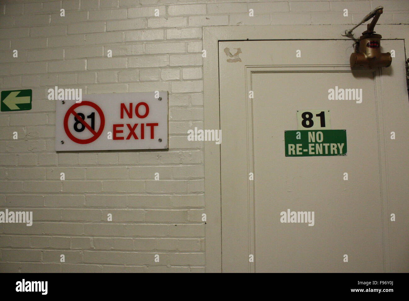 Fire exit door sign hi-res stock photography and images - Alamy
