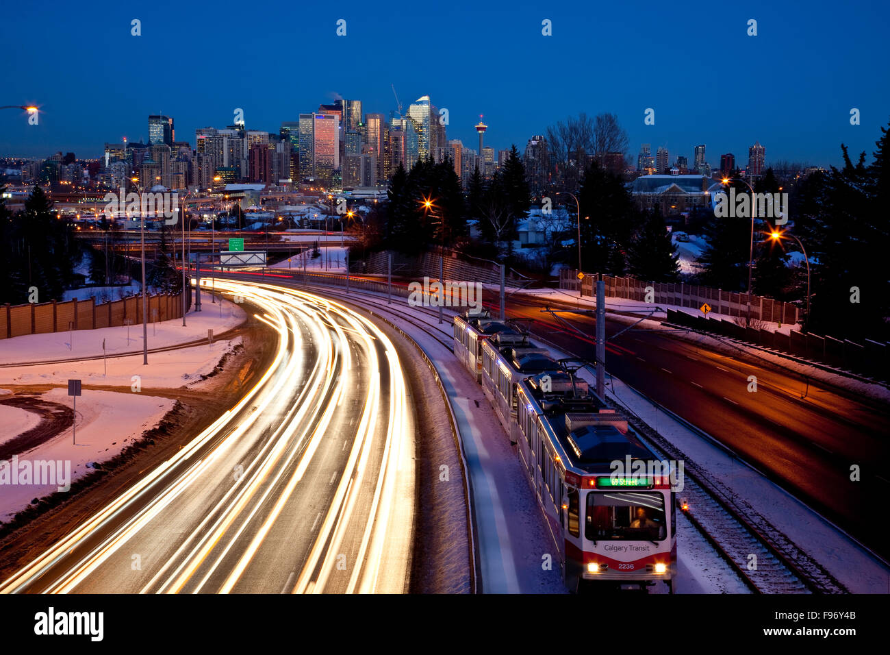 Time exposure skyline at night hi-res stock photography and images - Alamy