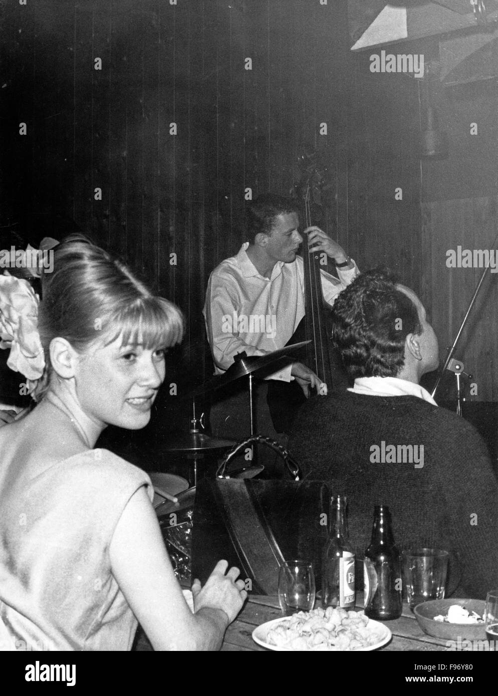 Dänische Schauspielerin und Sängerin Gitte Haenning mit Freund Bassist ...