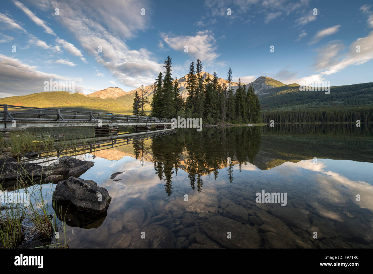 Pyramid Island and Pyramid Mountain reflecting on Pyramid Lake at ...