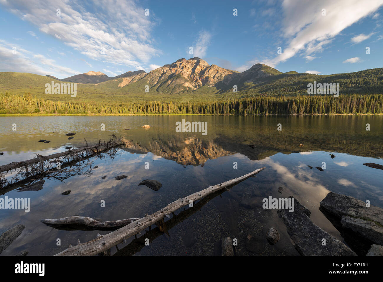 Pyramid lake canada hi-res stock photography and images - Alamy