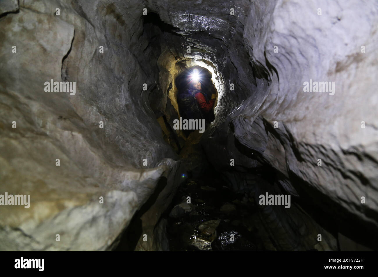 Woman caving spelunking cave hi-res stock photography and images - Alamy