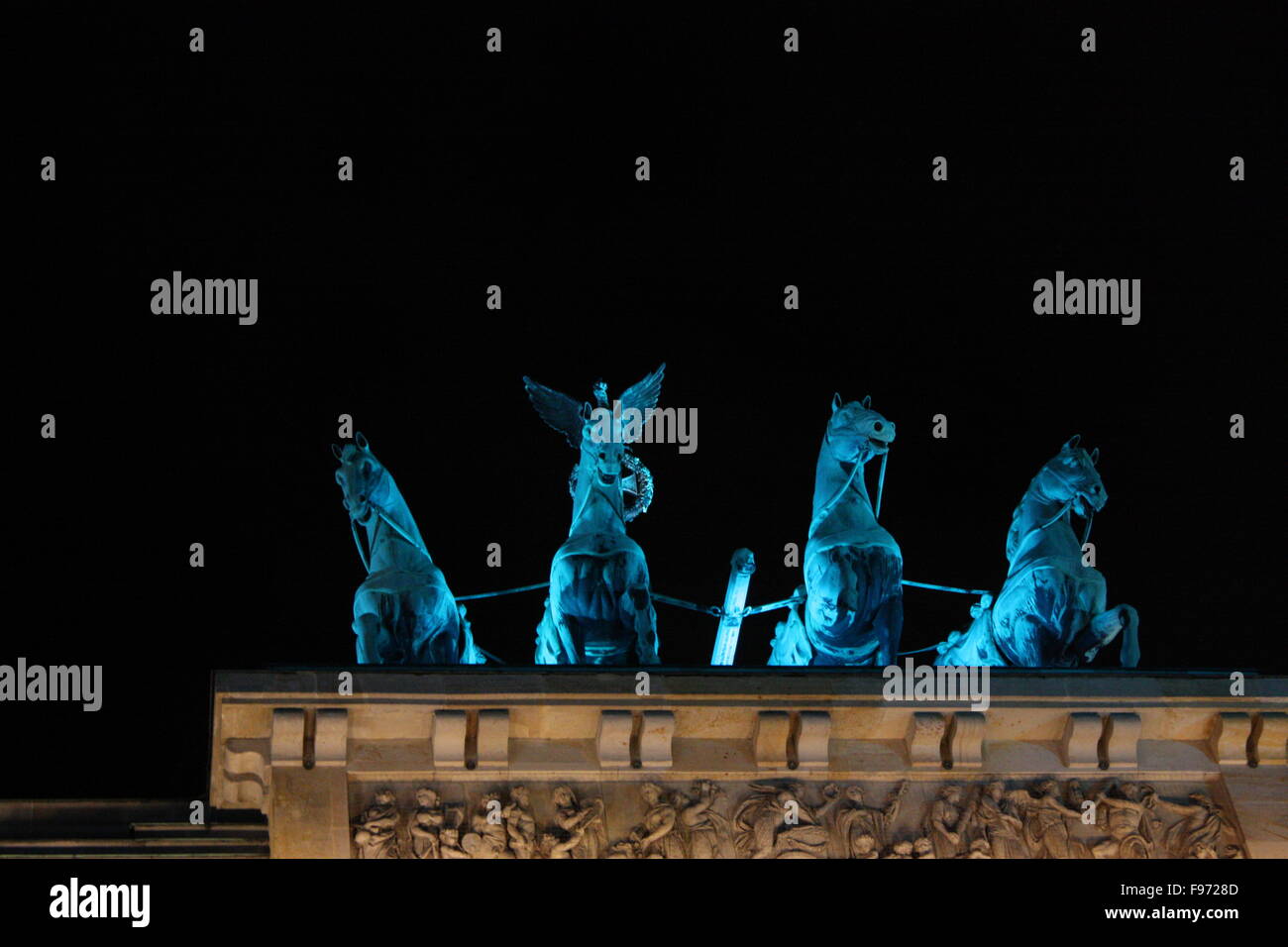 Tall statues hi-res stock photography and images - Alamy
