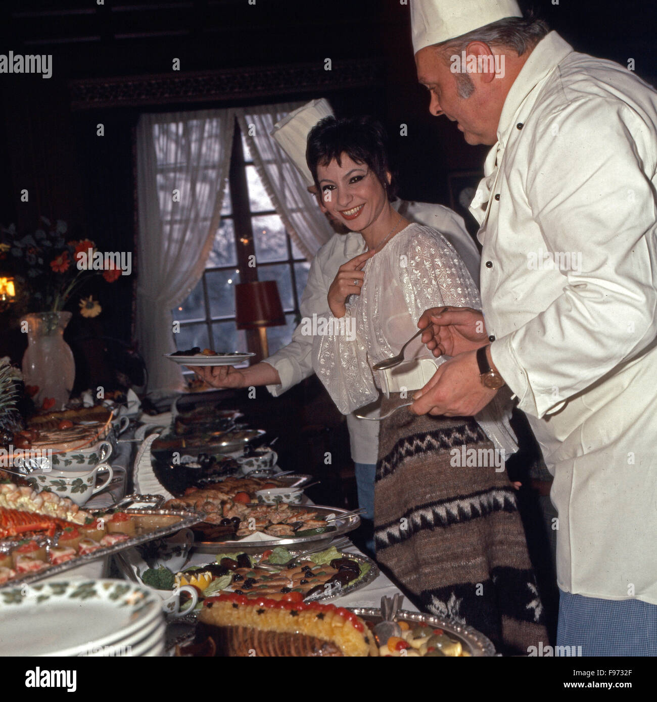 Israelische Sängerin Esther Ofarim, Deutschland 1960er Jahre. Israeli ...