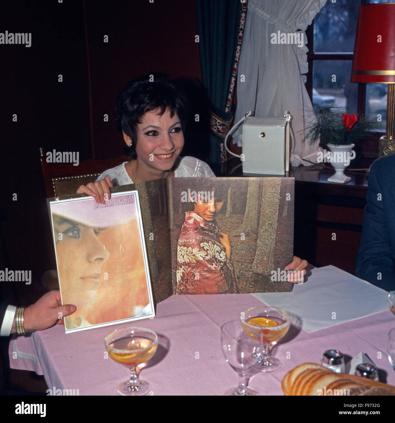 Israelische Sängerin Esther Ofarim, Deutschland 1960er Jahre. Israeli ...