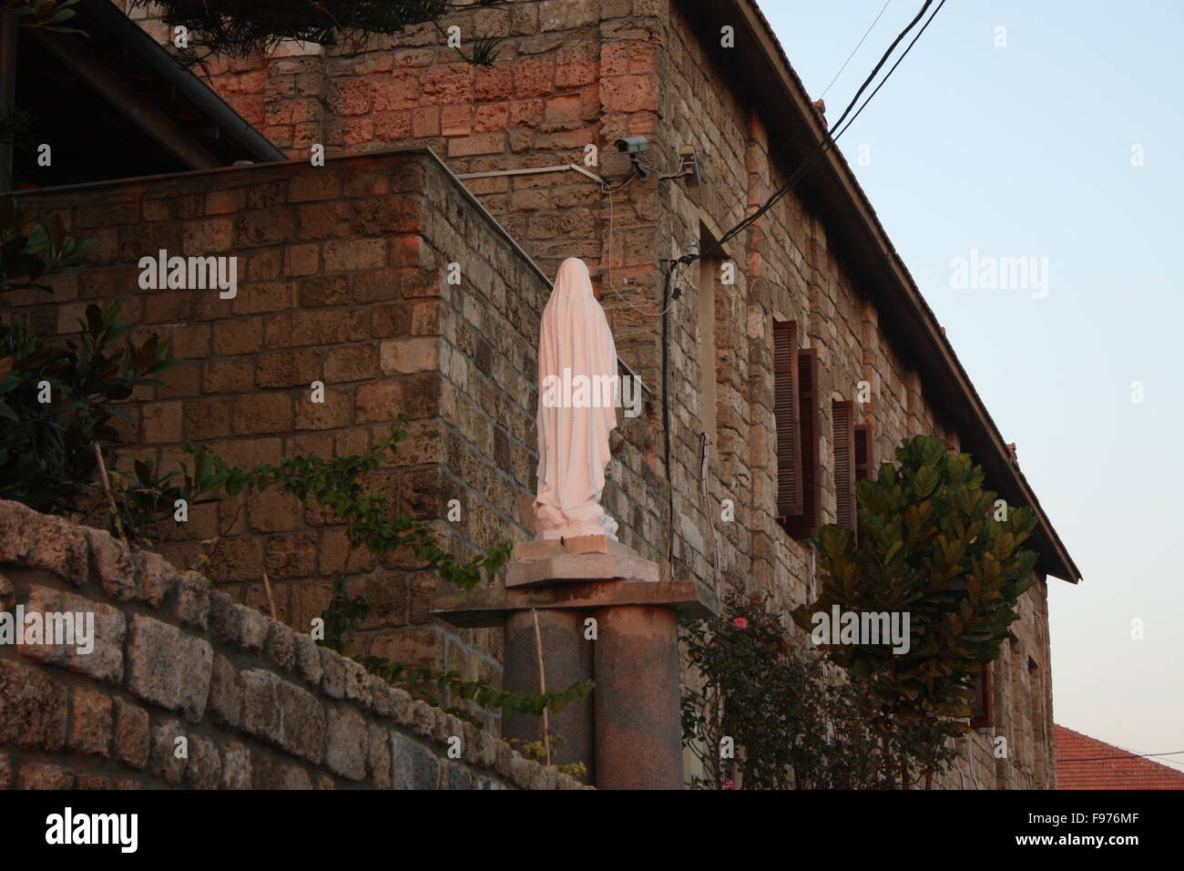 Stone wall architecture hi-res stock photography and images - Alamy