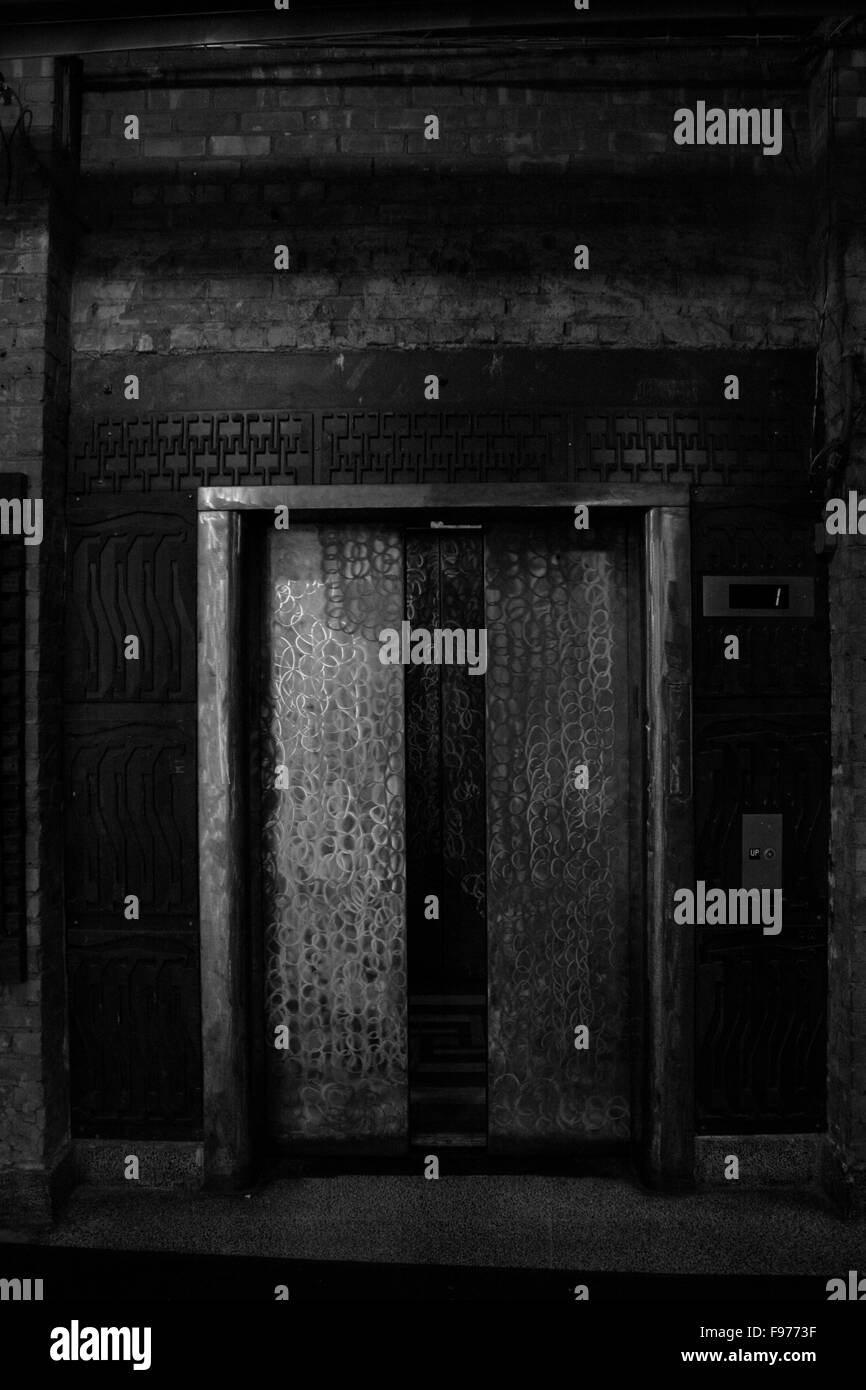 Open elevator hi-res stock photography and images - Alamy