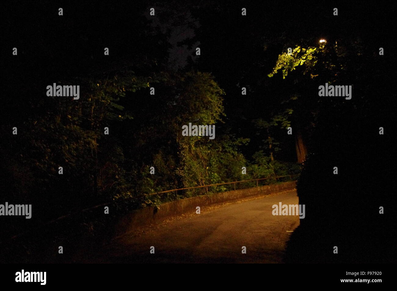 Night country road hi-res stock photography and images - Alamy