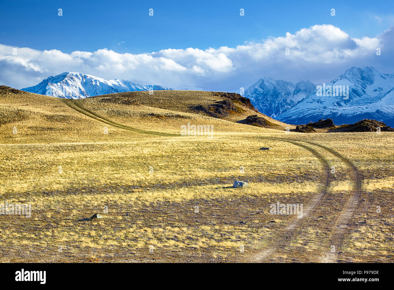 Altai country mountain road to North Chuisky Ridge Stock Photo - Alamy