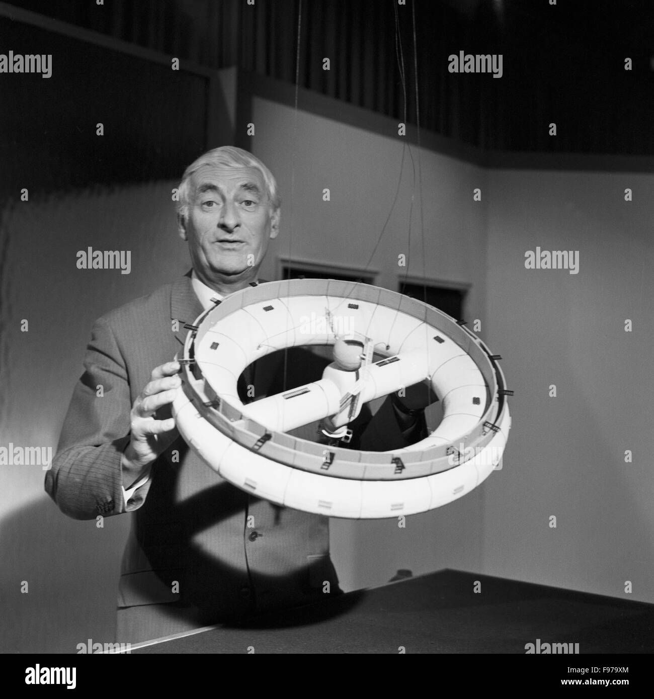 Deutscher Schriftsteller, Physiker und Moderator Heinz Haber, Porträt ...