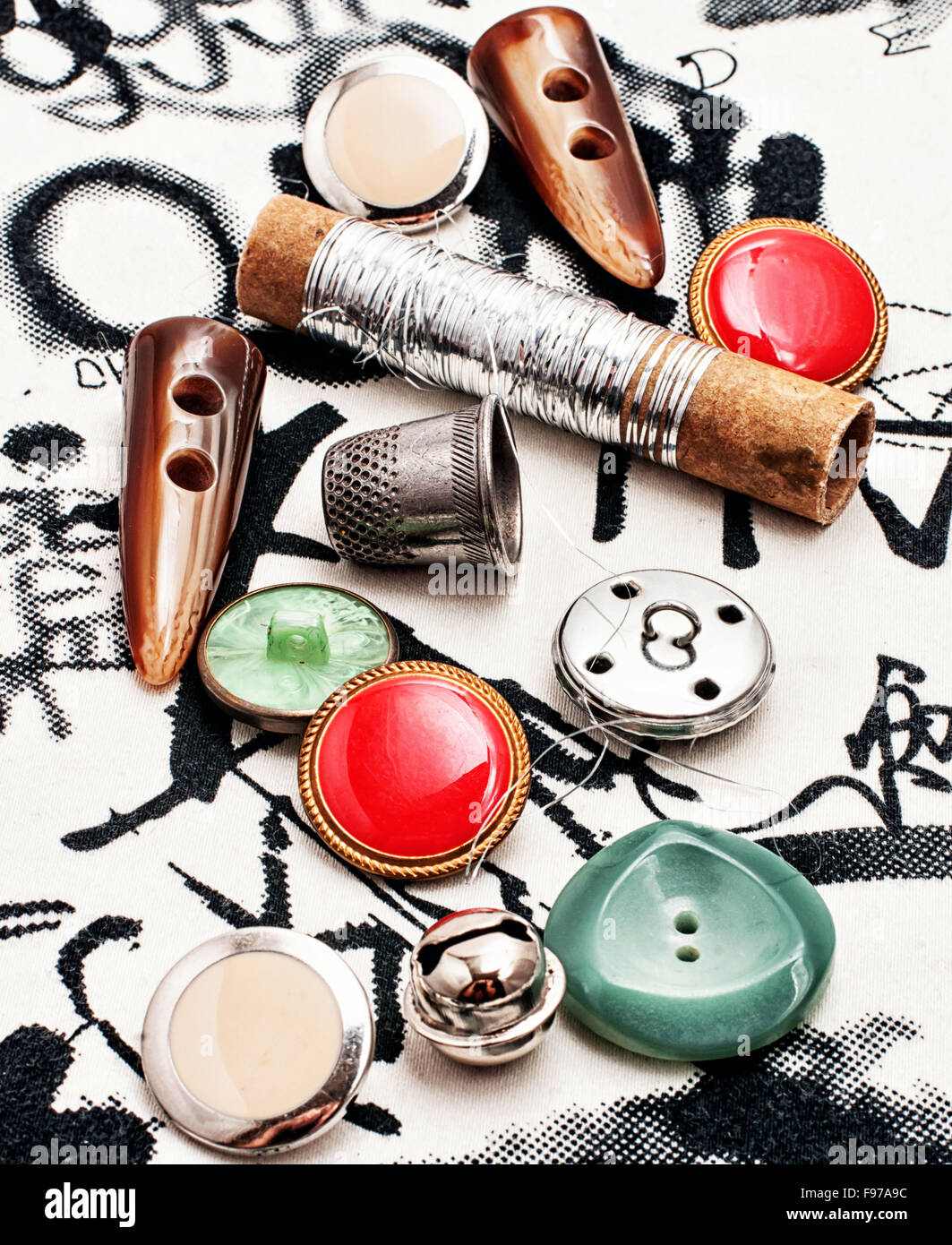 bobbin of thread and a set of buttons Stock Photo - Alamy