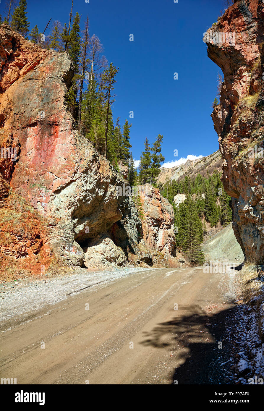 Red Gates - path trough rocks in Altai mountains near Aktash, Siberia ...