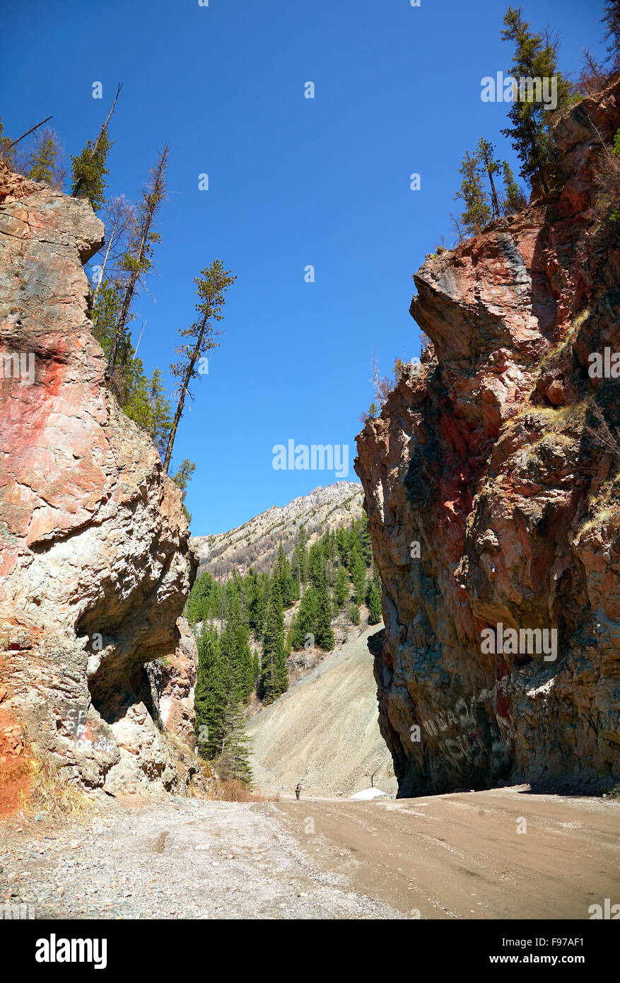 Red Gates - path trough rocks in Altai mountains near Aktash, Siberia ...