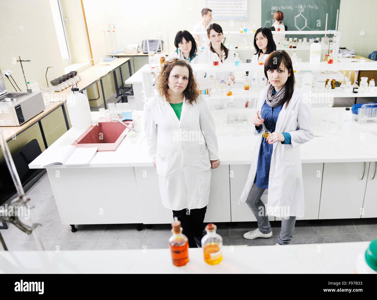 young woman students group in bright chemistry lab Stock Photo - Alamy