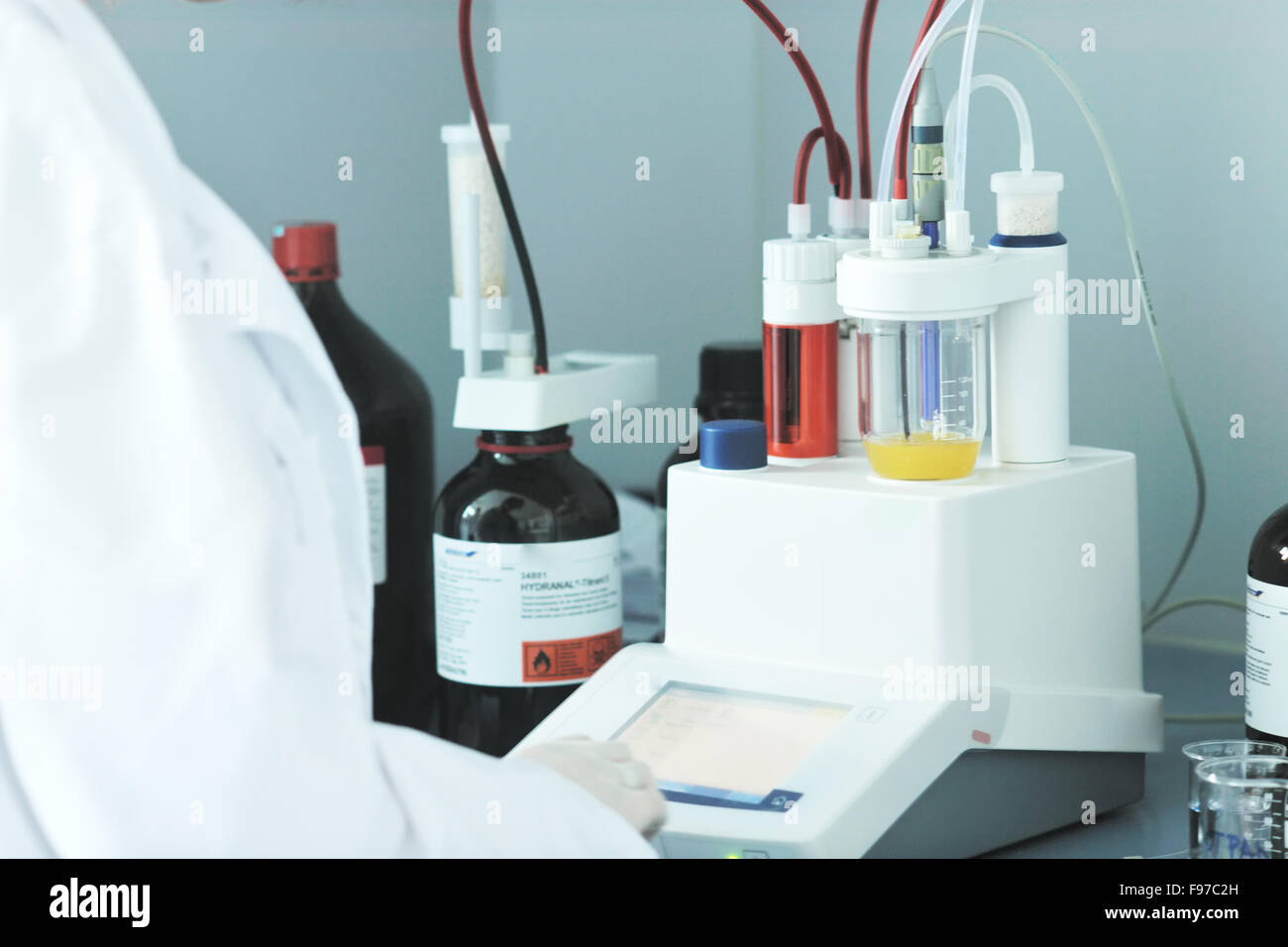 technician in lab use modern equipment Stock Photo - Alamy