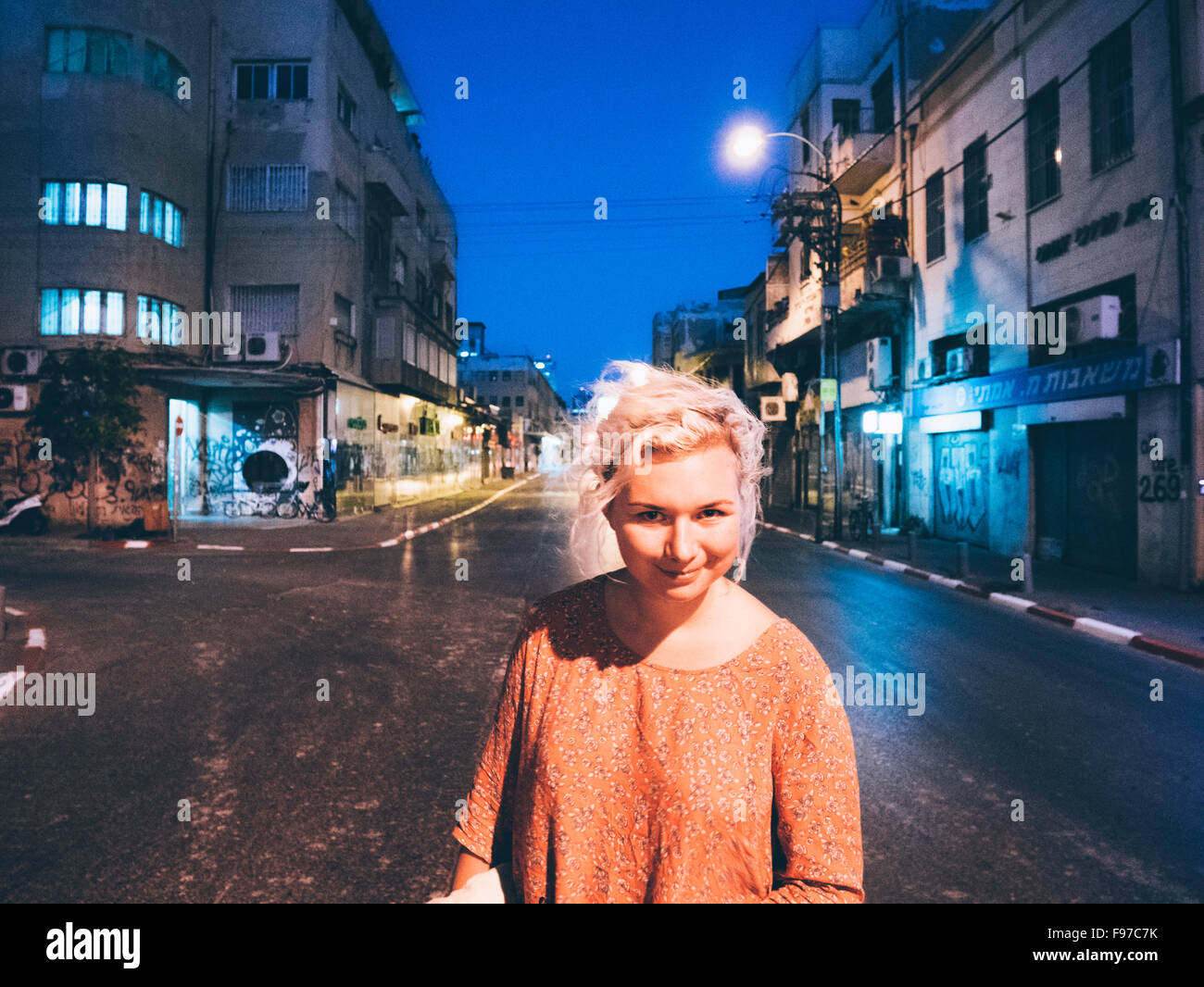 Woman night street light hi-res stock photography and images - Alamy