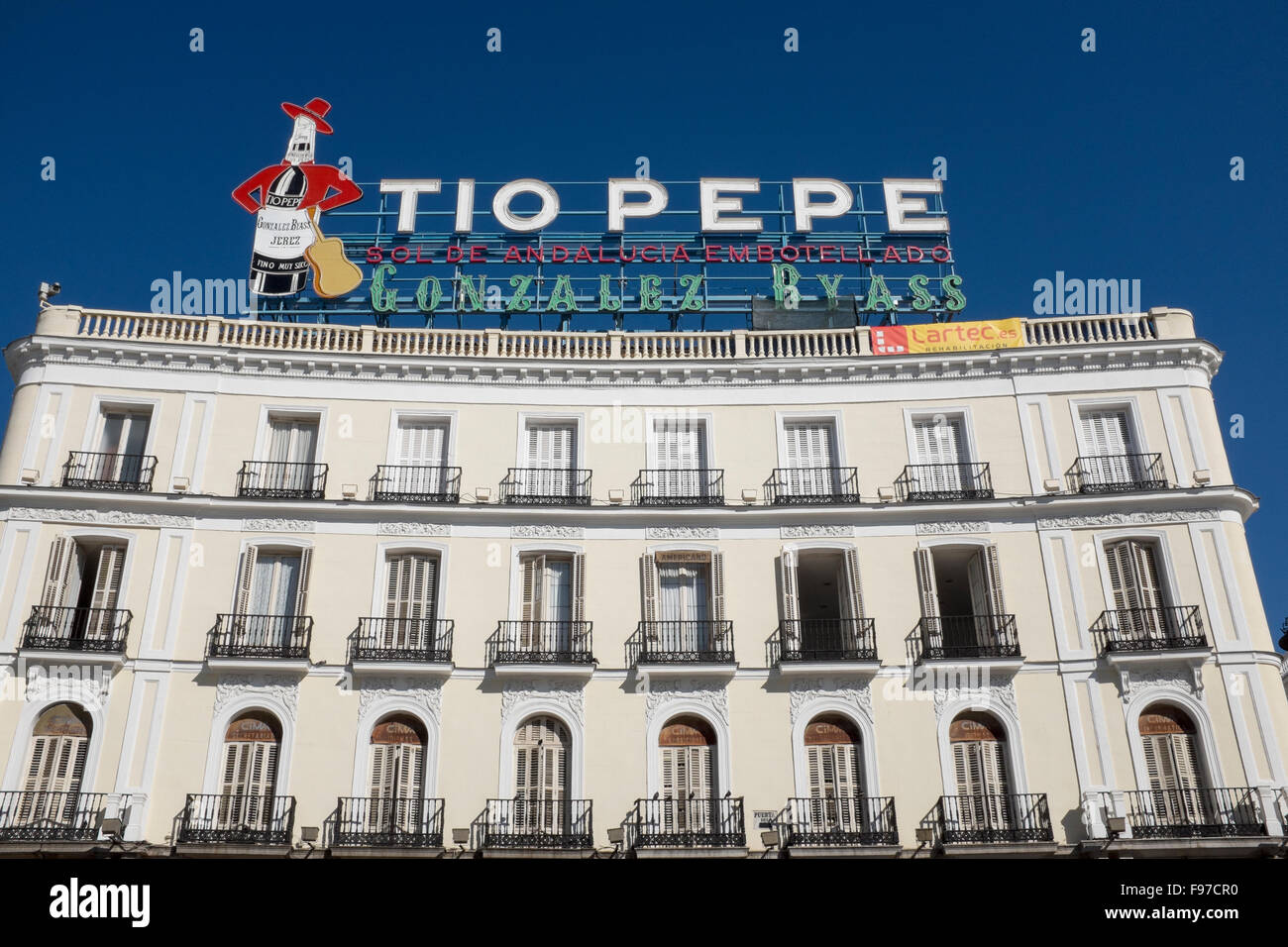 Tio Pepe Sign Plaza Sol Madrid Stock Photo - Alamy