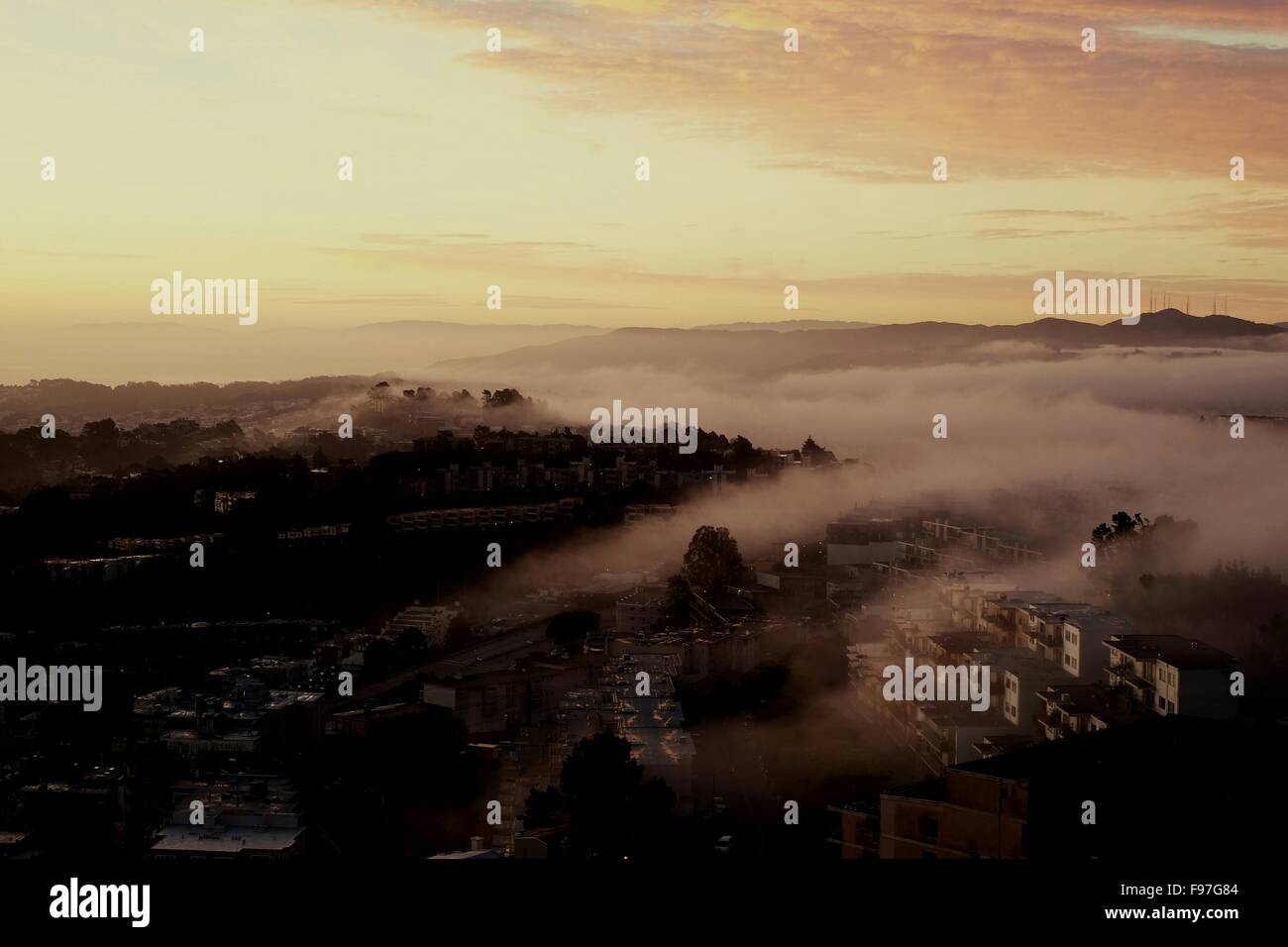 Building architecture fog hi-res stock photography and images - Alamy