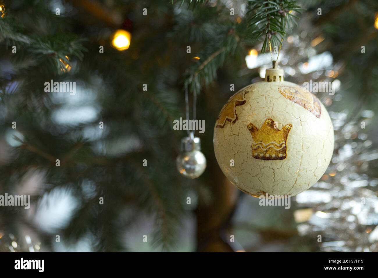 Christmas bouble on christmas tree branch, lights hanging in a tree ...