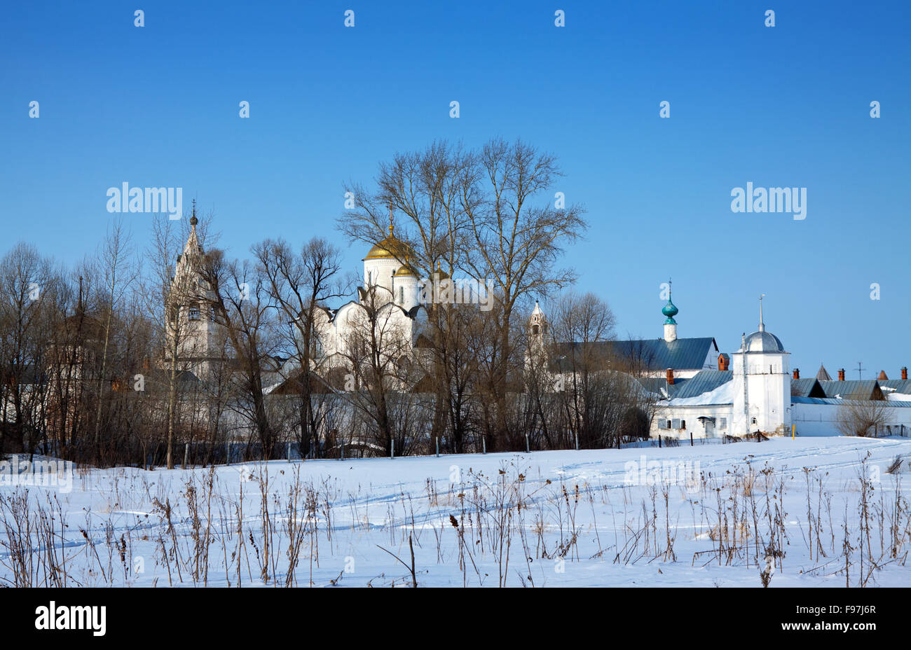 Pokrovsky monastery at Suzdal in winter. Russia Stock Photo - Alamy
