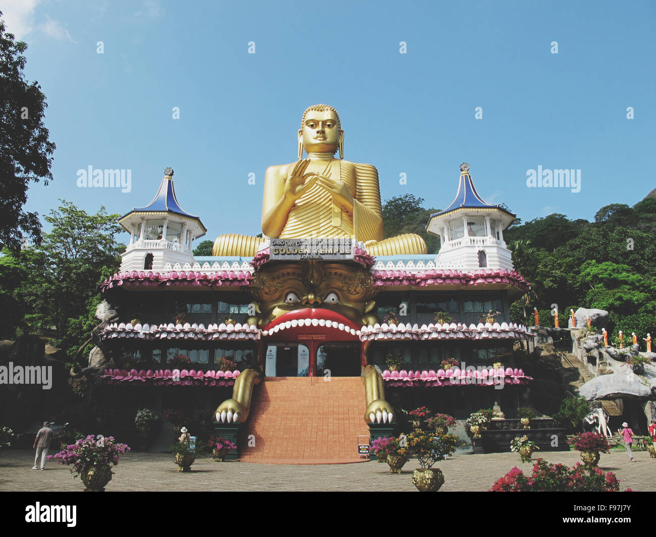 Large Gold Buddha Statue High Resolution Stock Photography and Images ...