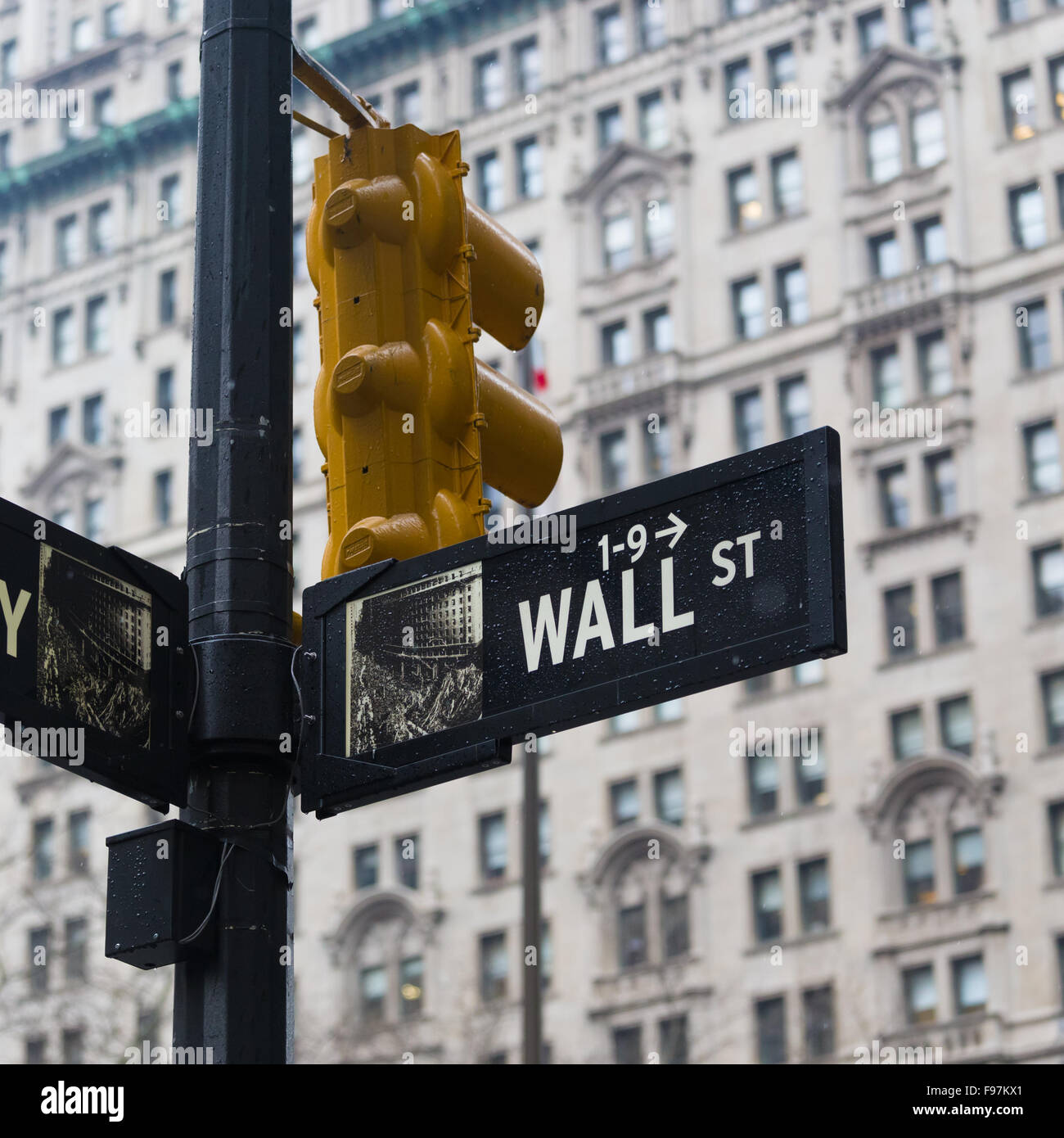 Downtown location sign street light hi-res stock photography and images ...