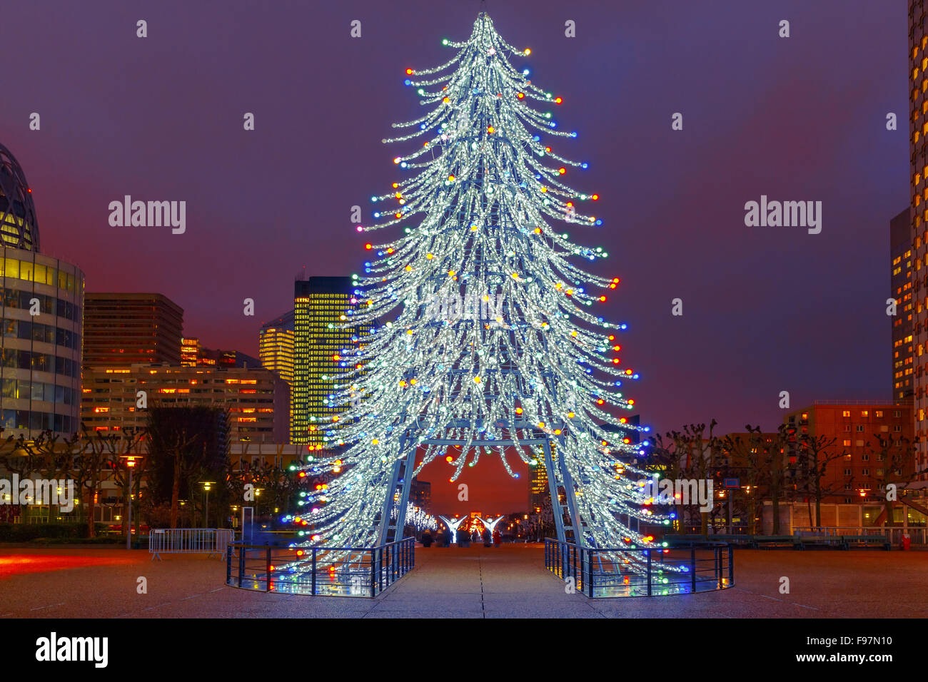 Christmas in paris hi-res stock photography and images - Alamy