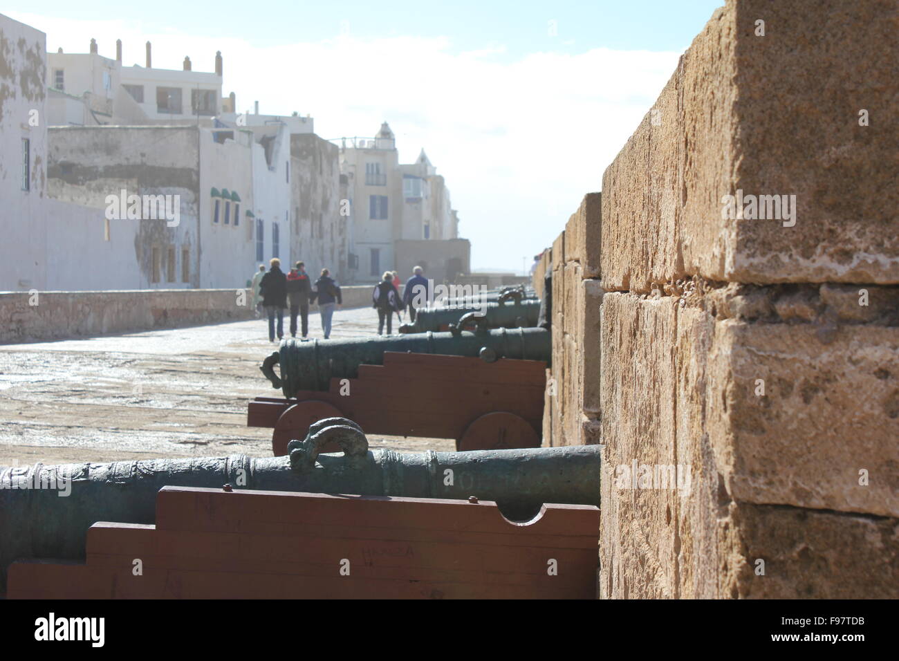 Row of cannons hi-res stock photography and images - Alamy