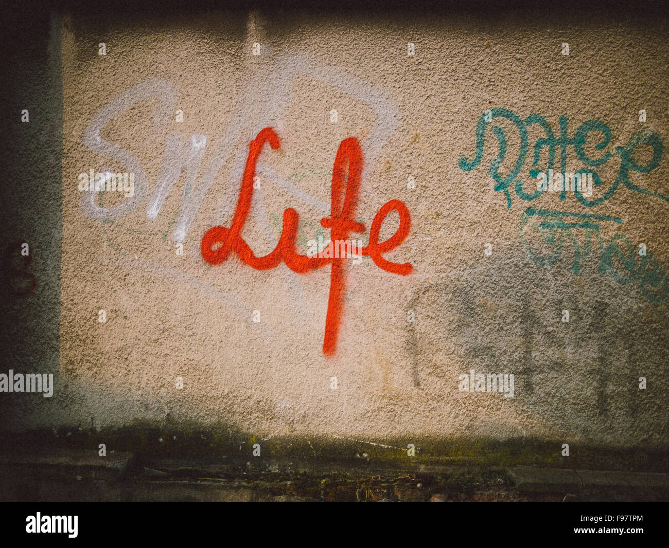 Orange Graffiti On Wall Stock Photo - Alamy