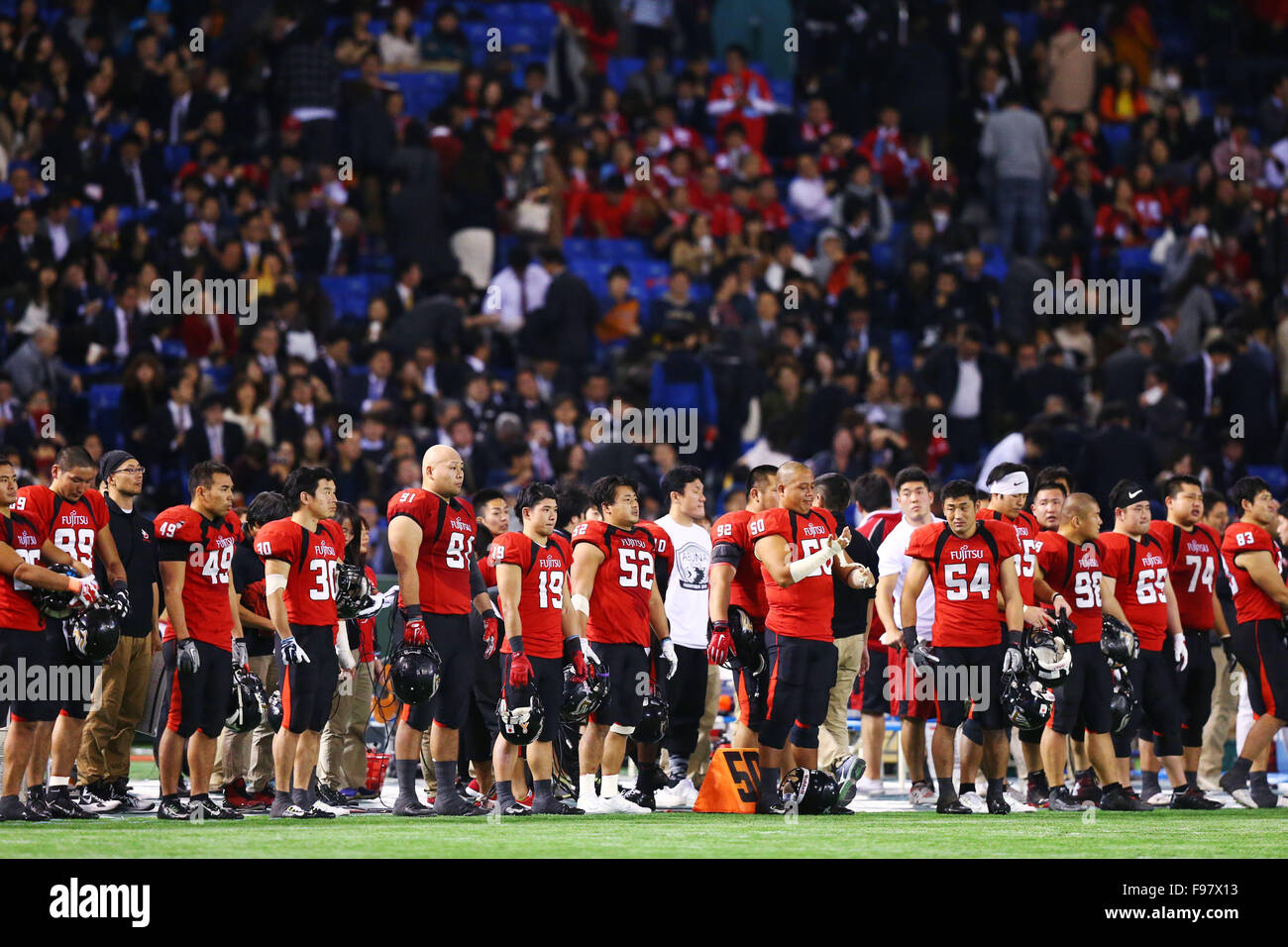 Tokyo Dome, Tokyo, Japan. 14th Dec, 2015. Fujitsu Frontiers team group ...