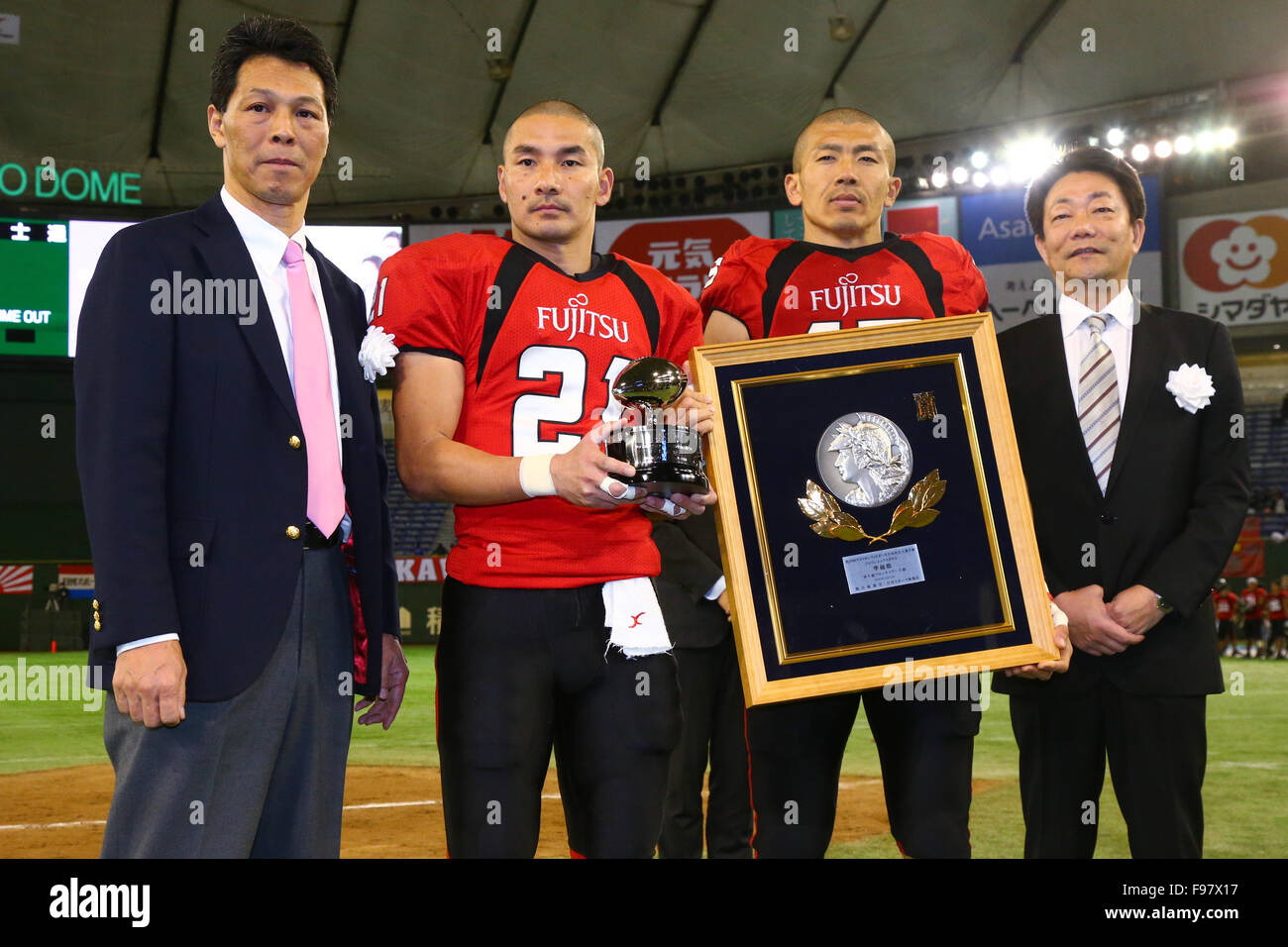 Tokyo Dome, Tokyo, Japan. 14th Dec, 2015. (L-R) Yoshinori Imai, Kosuke ...