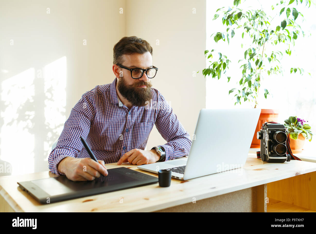 Something drawing hi-res stock photography and images - Alamy