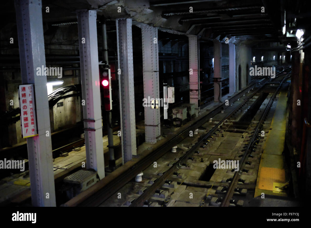 Subway column hi-res stock photography and images - Alamy
