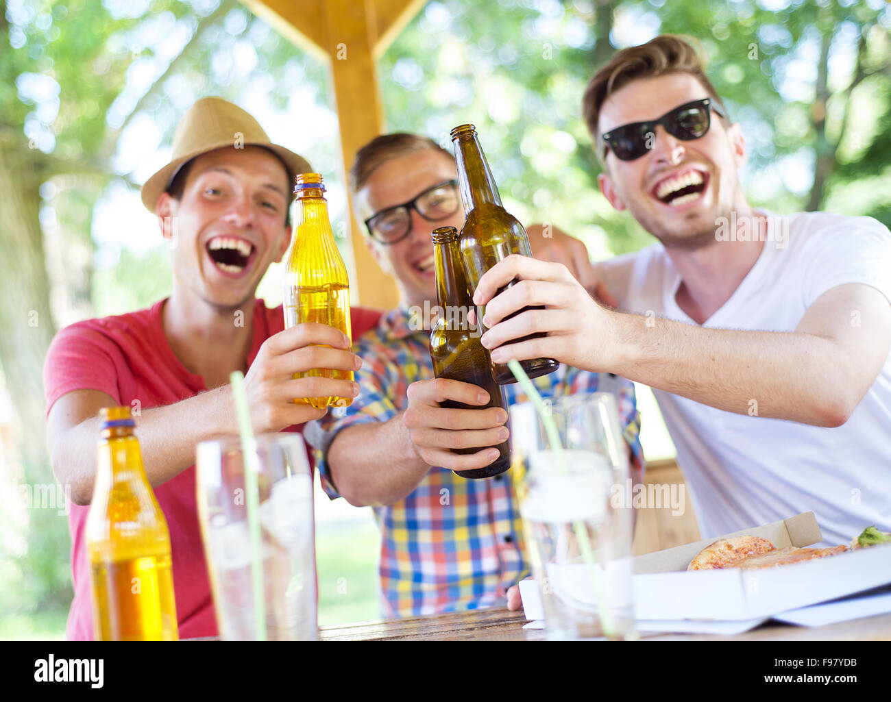 Boys drinking beer hi-res stock photography and images - Alamy