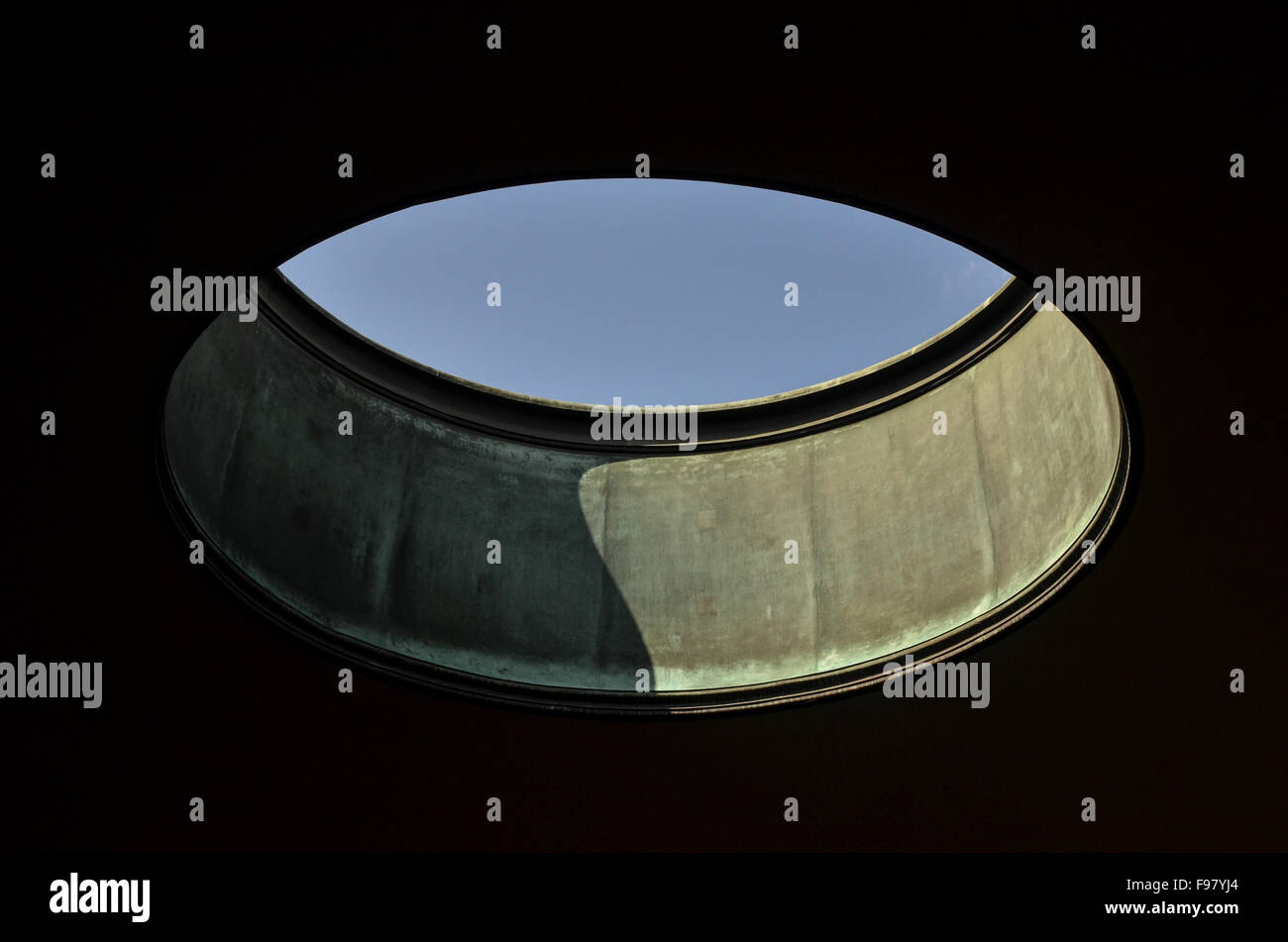 Circle skylight hi-res stock photography and images - Alamy