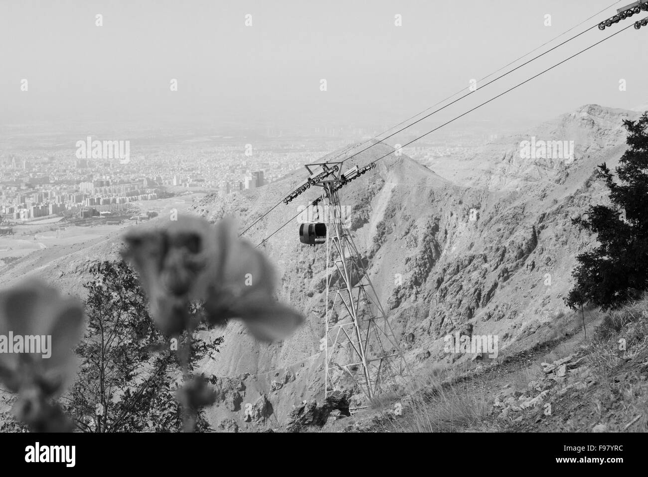 Overhead pylon hi-res stock photography and images - Alamy