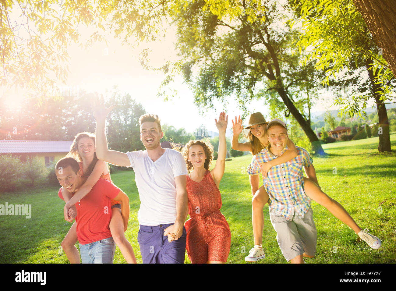 Group five teenage girls outdoors hi-res stock photography and images ...