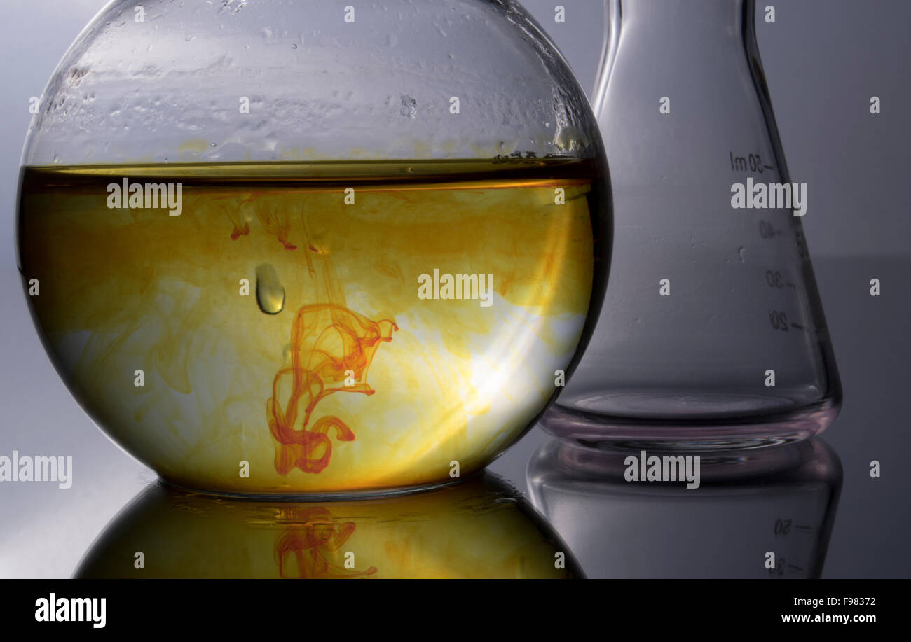 Chemistry experiment hi-res stock photography and images - Alamy