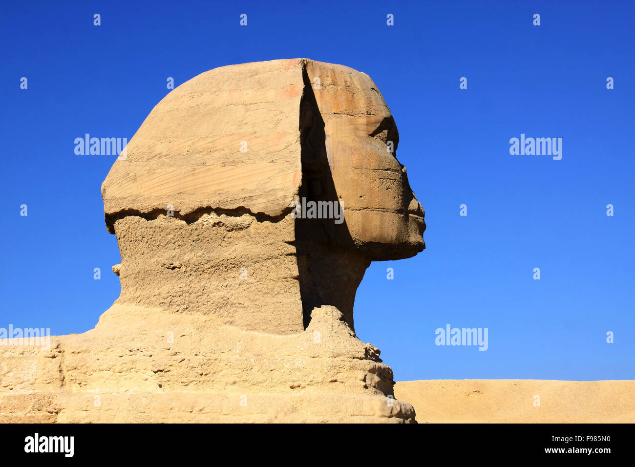 great ancient sculpture of egyptian sphinx and pyramid Stock Photo - Alamy