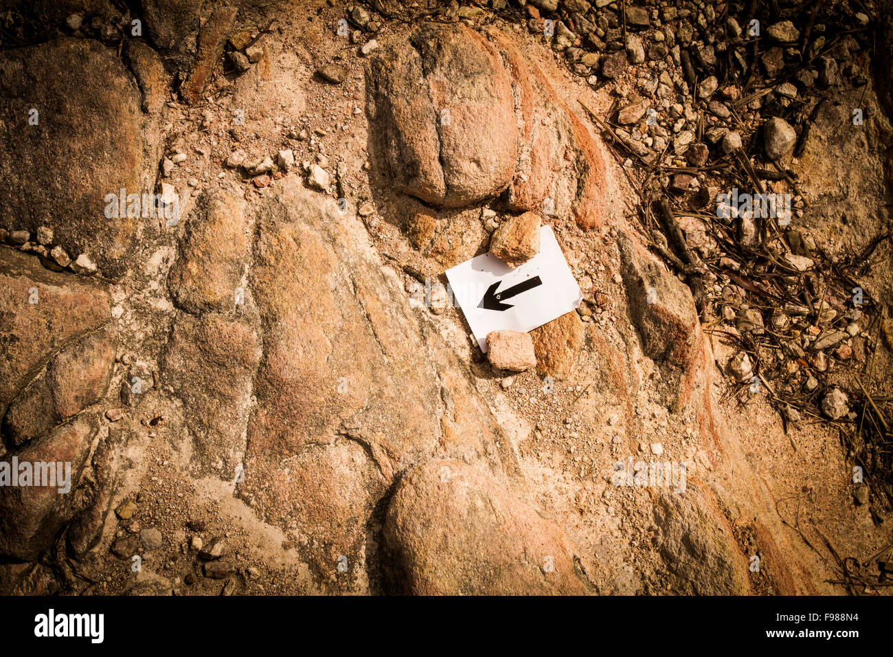 Arrow pointing left hi-res stock photography and images - Alamy