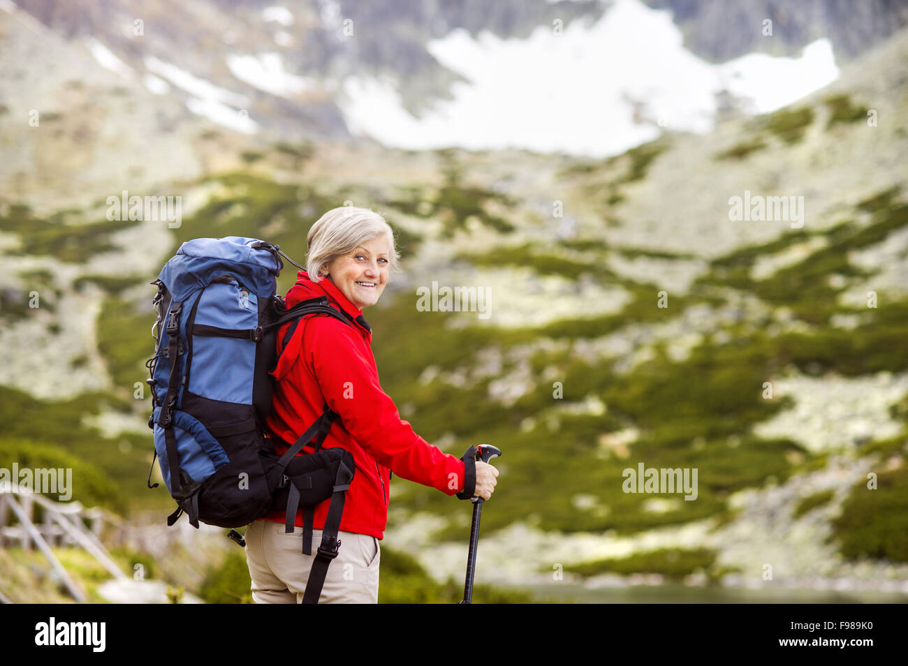 Beautiful woman hiking hi-res stock photography and images - Alamy