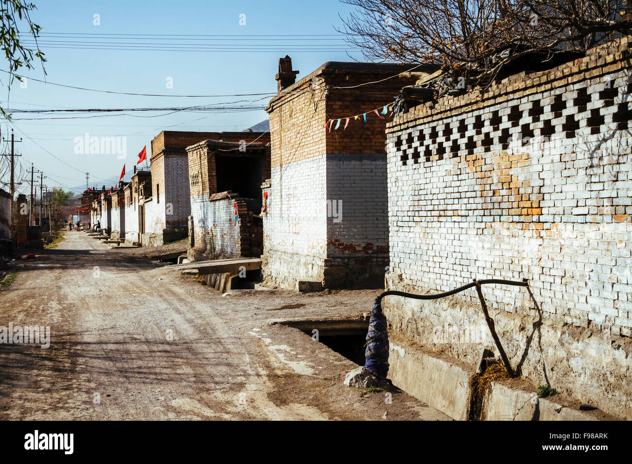 Traditional chinese farm house hi-res stock photography and images - Alamy