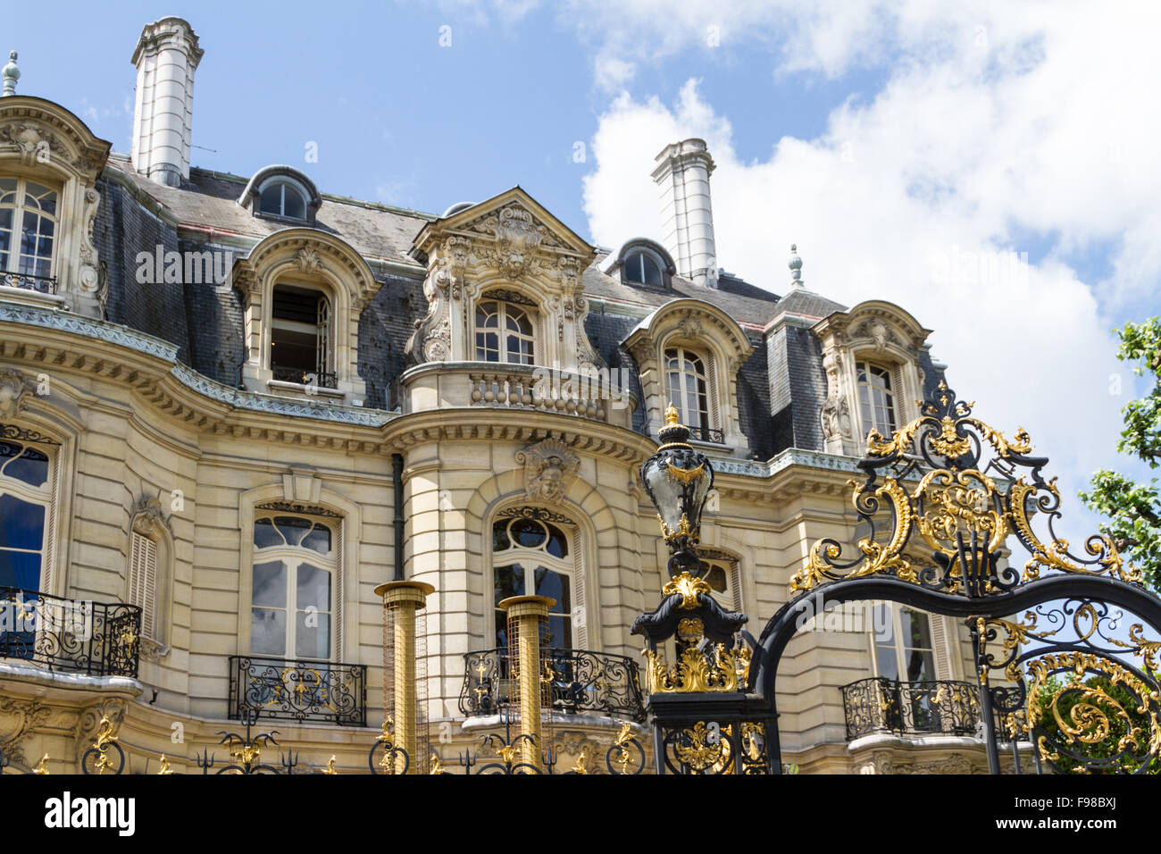 Historic building in Paris France Stock Photo - Alamy