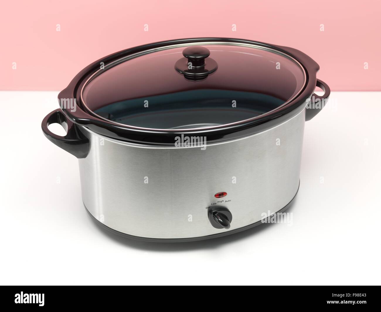 Crock pan hi-res stock photography and images - Alamy